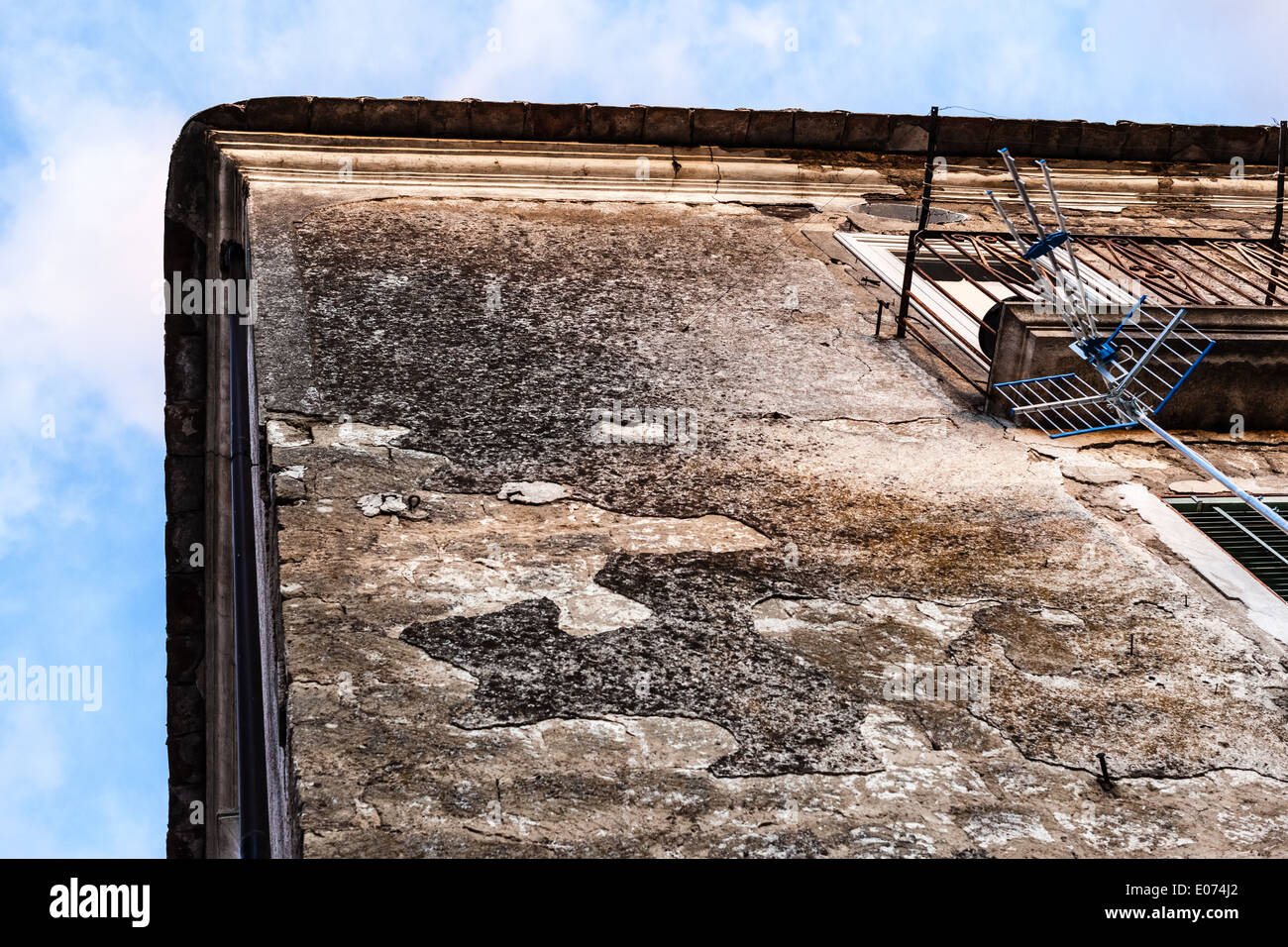 the corner of an old and grungy italian building seen from below Stock ...