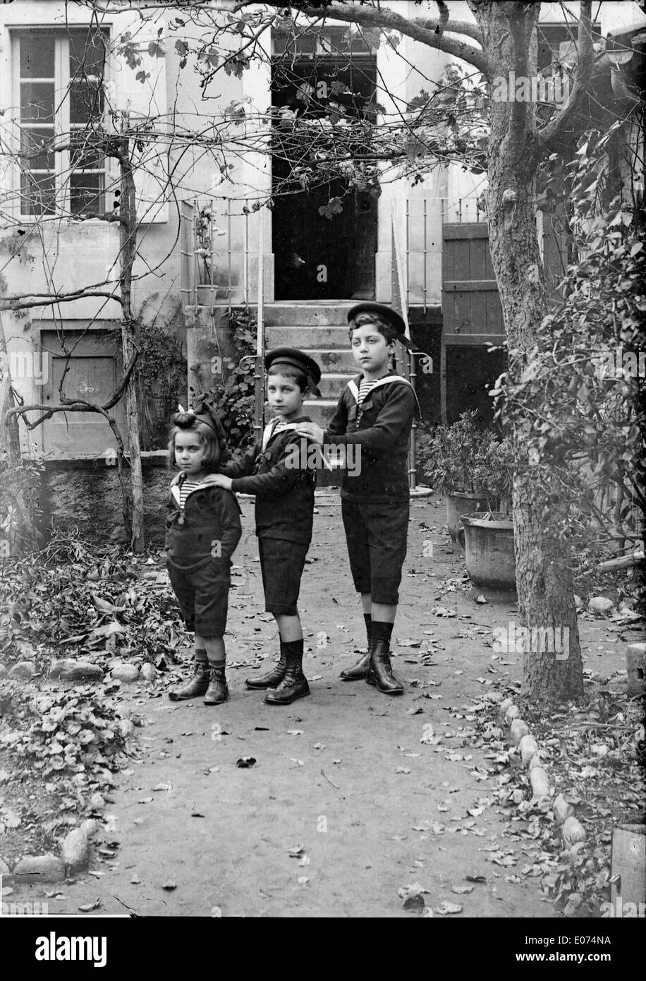 Trois enfants hi-res stock photography and images - Alamy