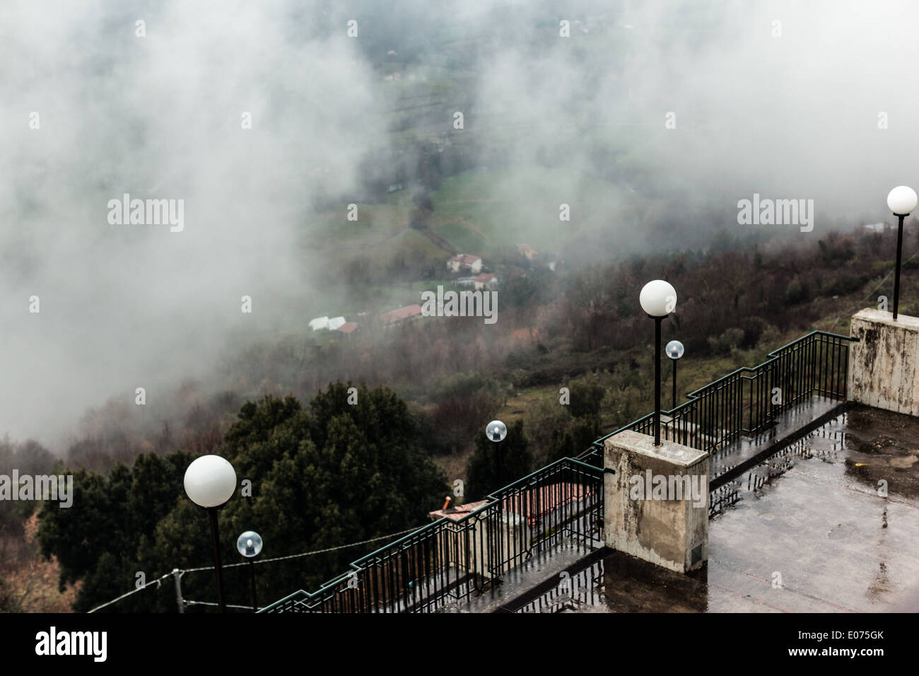 Foggy view hi-res stock photography and images - Alamy