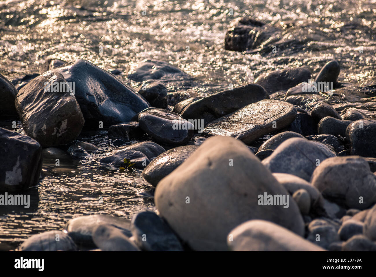 Riverside pebbles and stones hi-res stock photography and images - Alamy