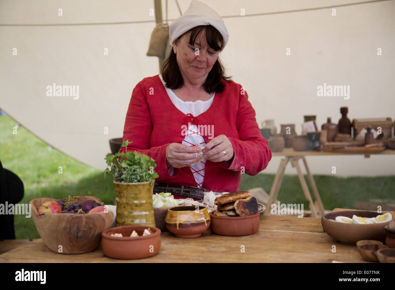Medieval cooking display at Morden Hall Country Show Stock Photo - Alamy