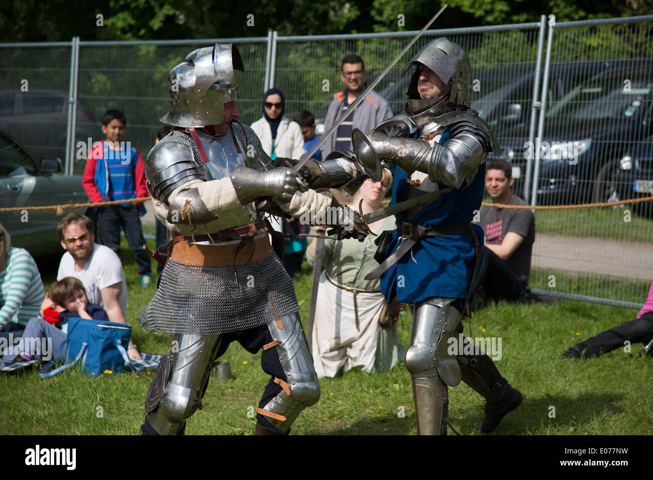 Medieval sword fighting at Morden Hall Country Show Stock Photo - Alamy