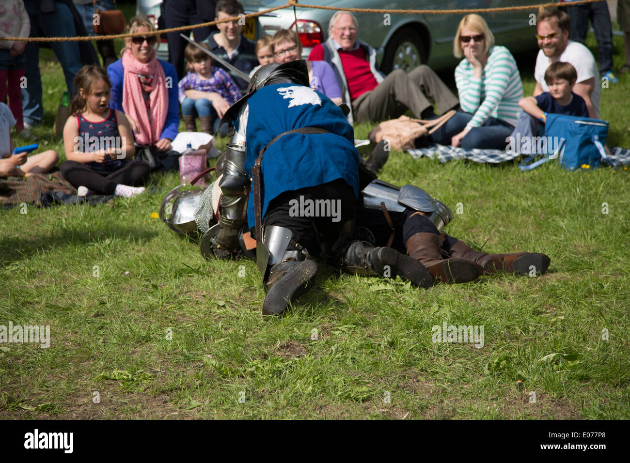 Medieval sword fighting at Morden Hall Country Show Stock Photo - Alamy