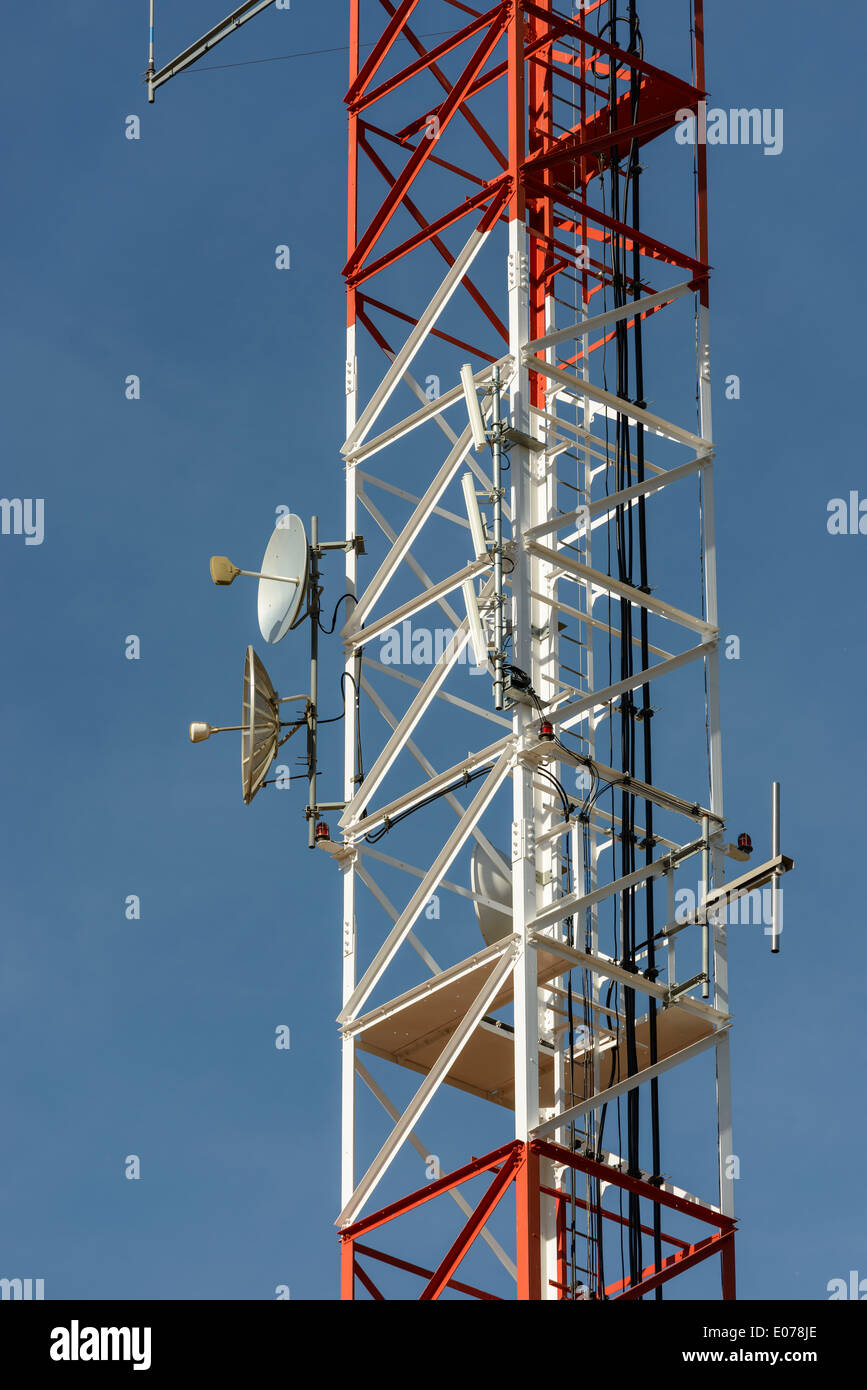 Dish antenna hi-res stock photography and images - Alamy