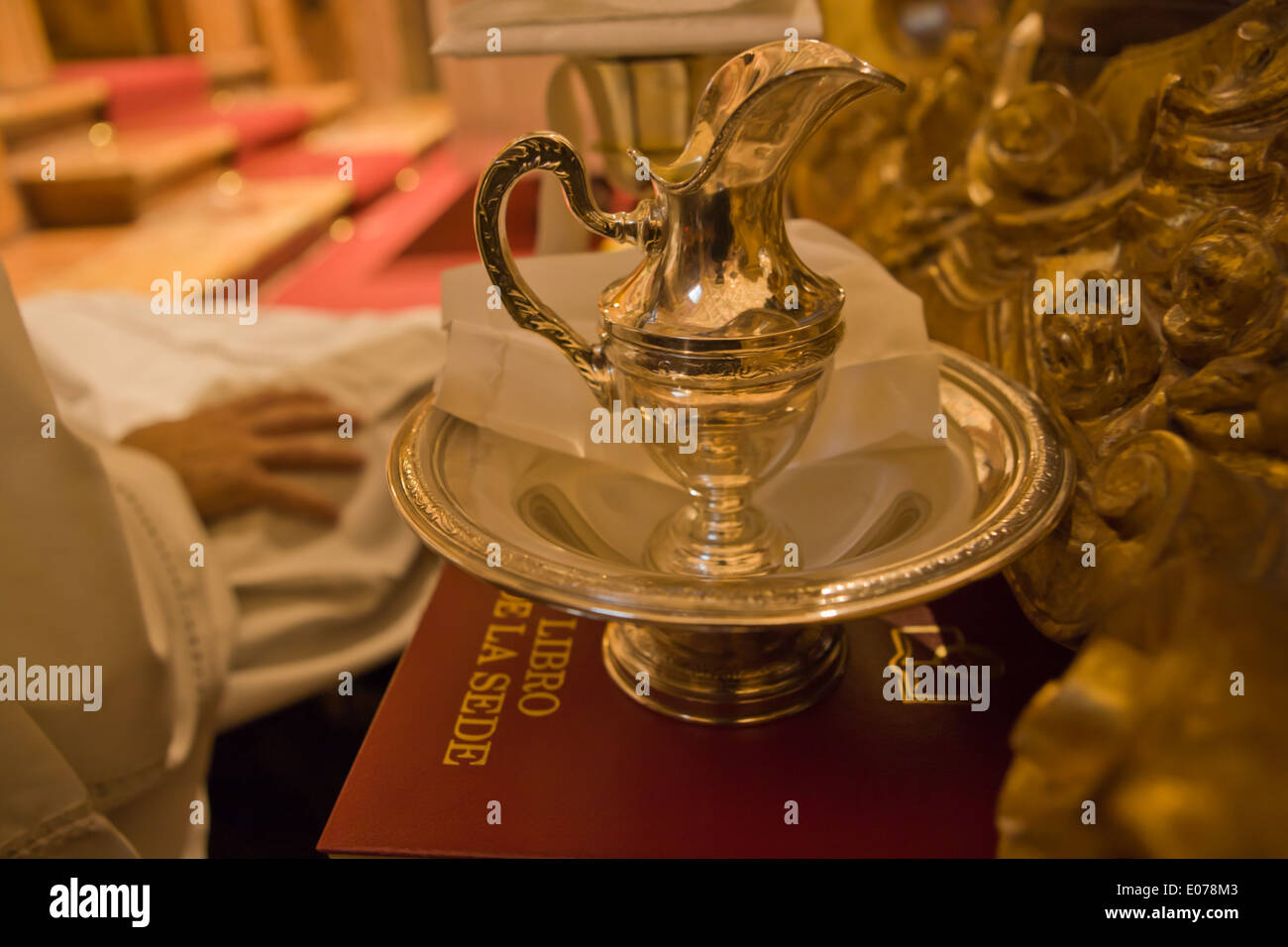 Ewer and basin hi-res stock photography and images - Alamy
