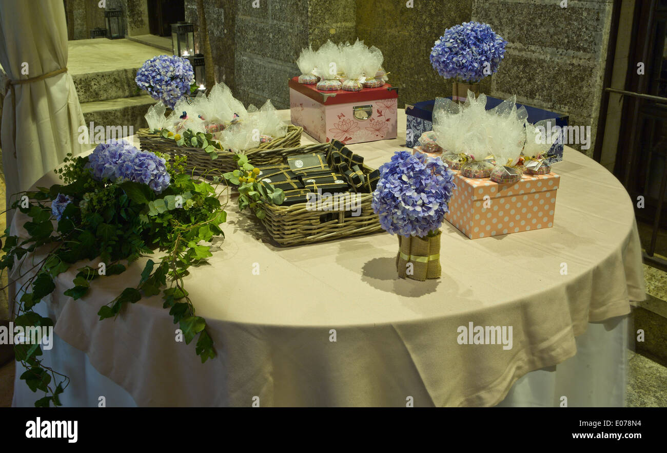 Wedding Table with decoration ready for the presents Stock Photo - Alamy