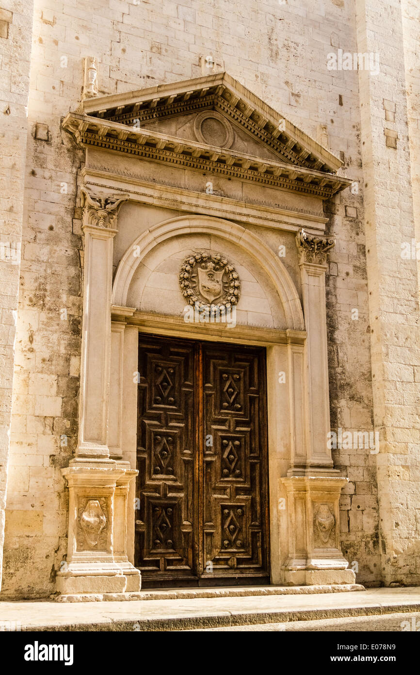 Church entry door italy hi-res stock photography and images - Alamy