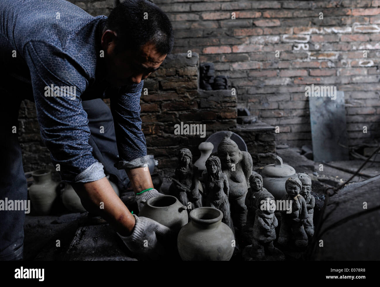 Yingjing, China's Sichuan Province. 4th May, 2014. Inheritor of ...