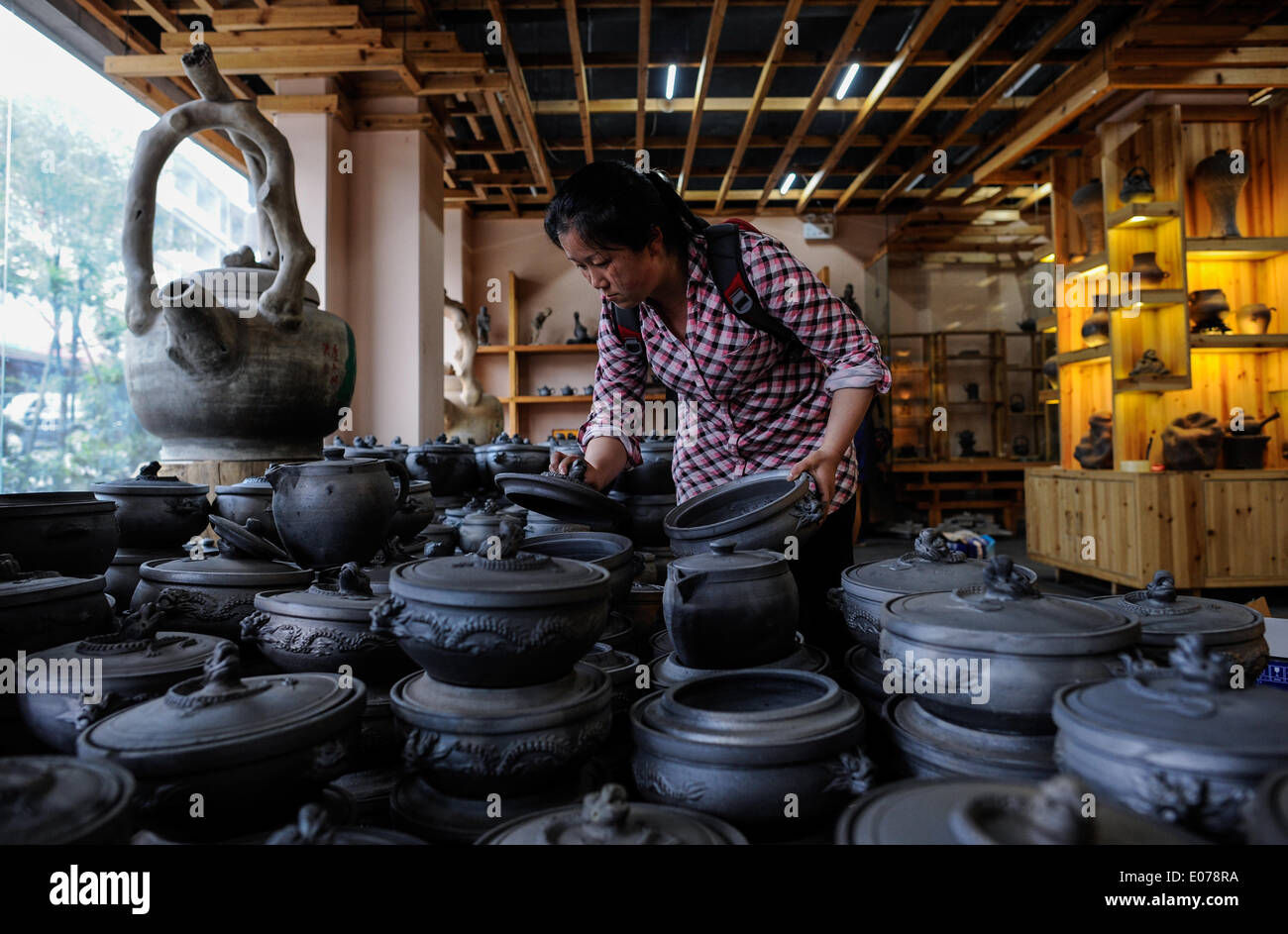 Yingjing, China's Sichuan Province. 4th May, 2014. A customer selects ...