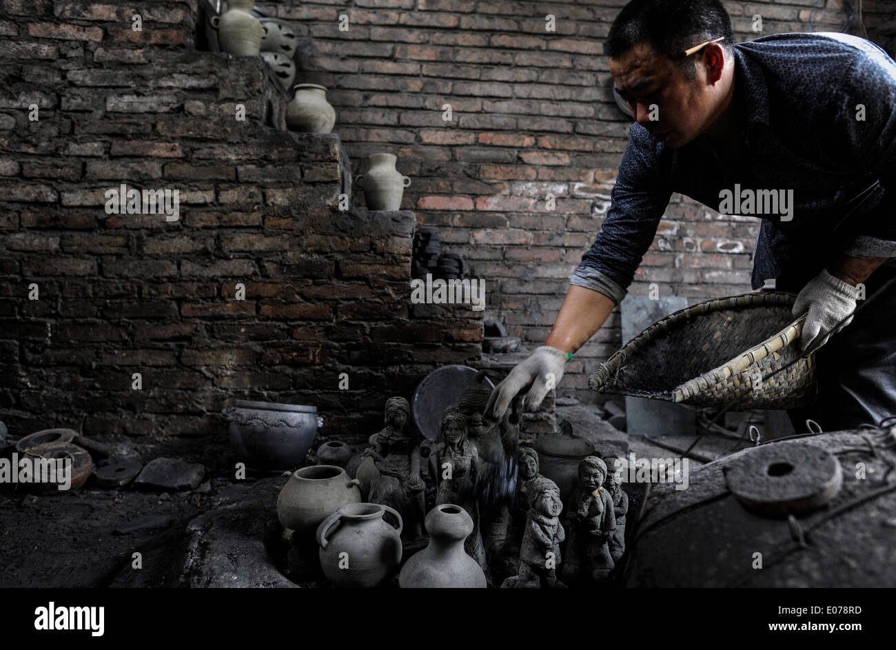 Yingjing, China's Sichuan Province. 4th May, 2014. Inheritor of ...
