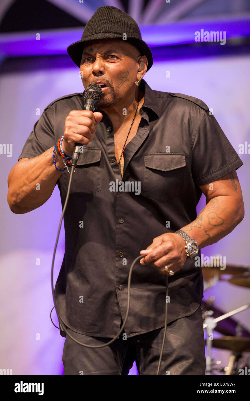 Aaron neville hi-res stock photography and images - Alamy