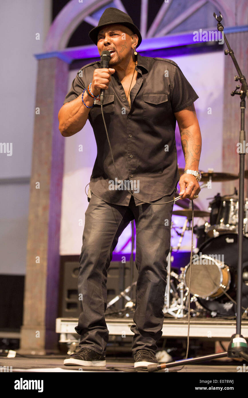 Aaron neville hi-res stock photography and images - Alamy
