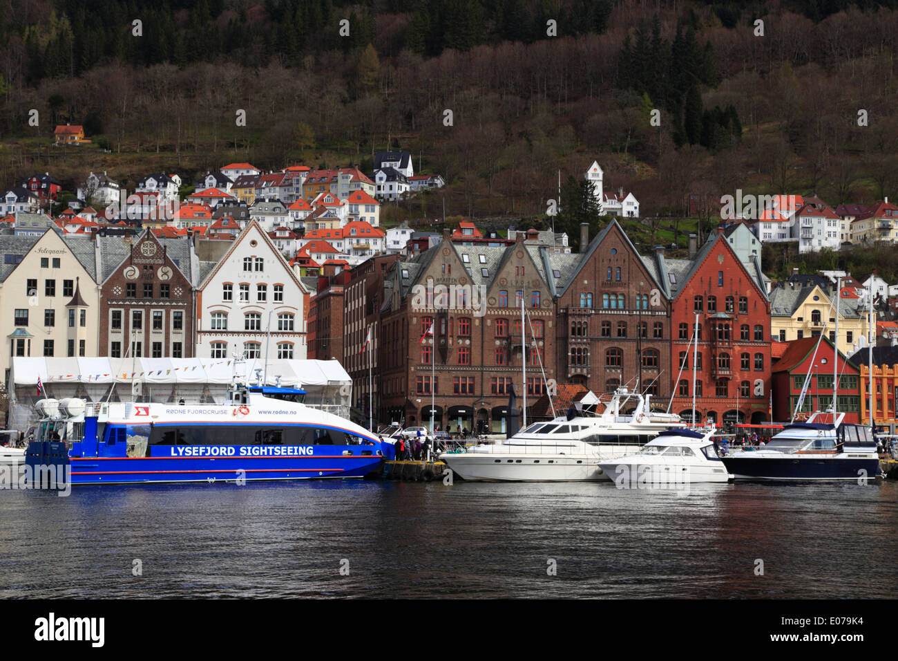 Bergen harbour hi-res stock photography and images - Alamy