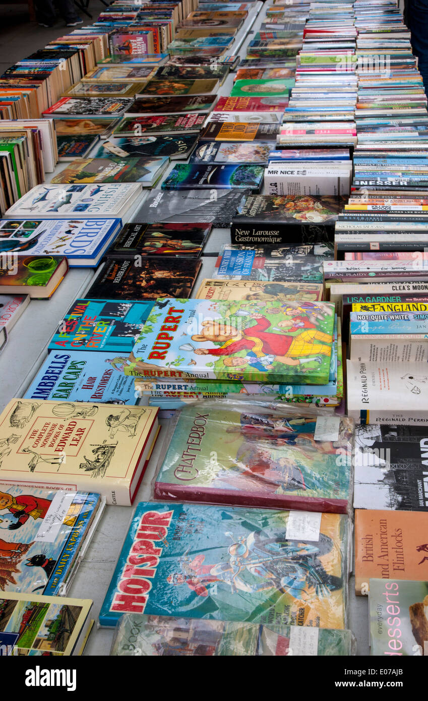 Used books for sale hi-res stock photography and images - Alamy