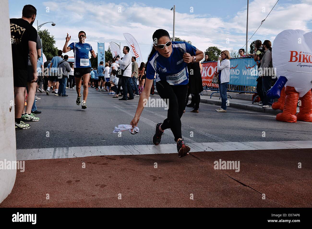 May 4, 2014 - Thessaloniki, Greece - Athletes runing during the street ...