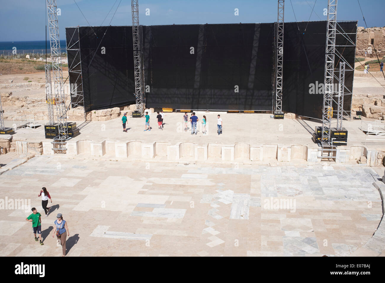 Arena stage hi-res stock photography and images - Alamy