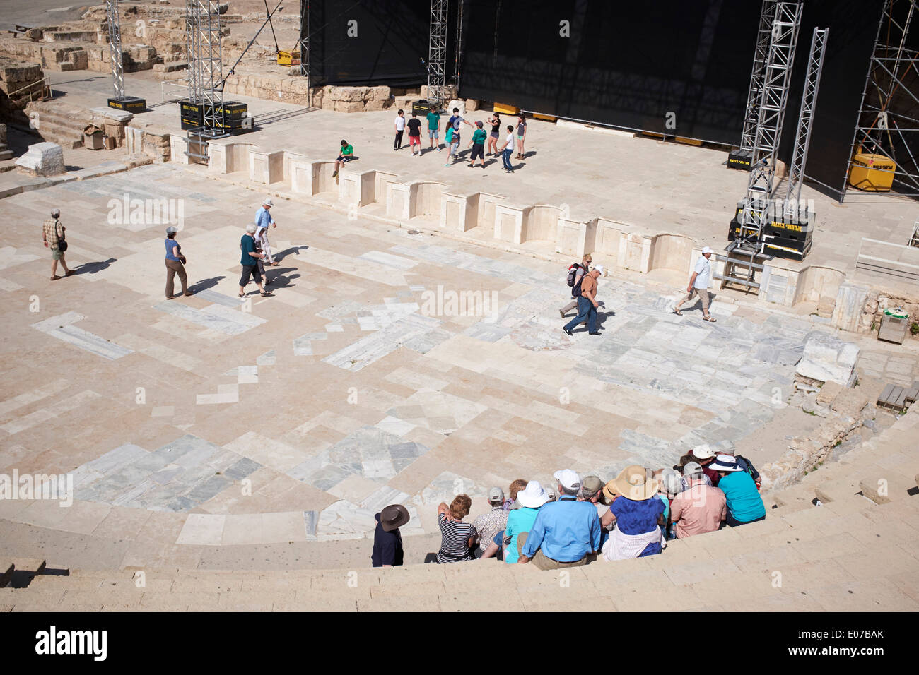 Arena stage hi-res stock photography and images - Alamy