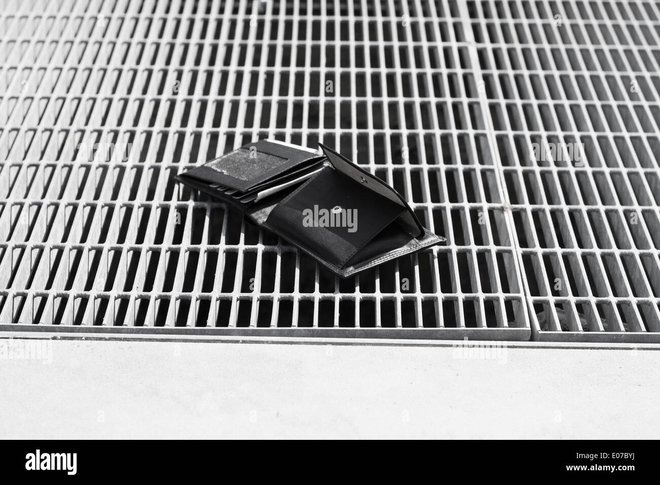 Black wallet open and empty Stock Photo - Alamy