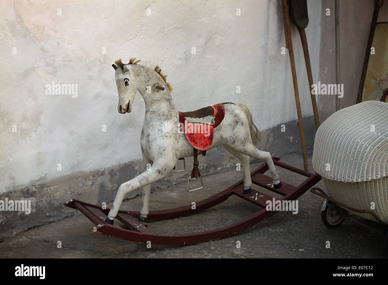 Old fashioned rocking horse hi-res stock photography and images - Alamy