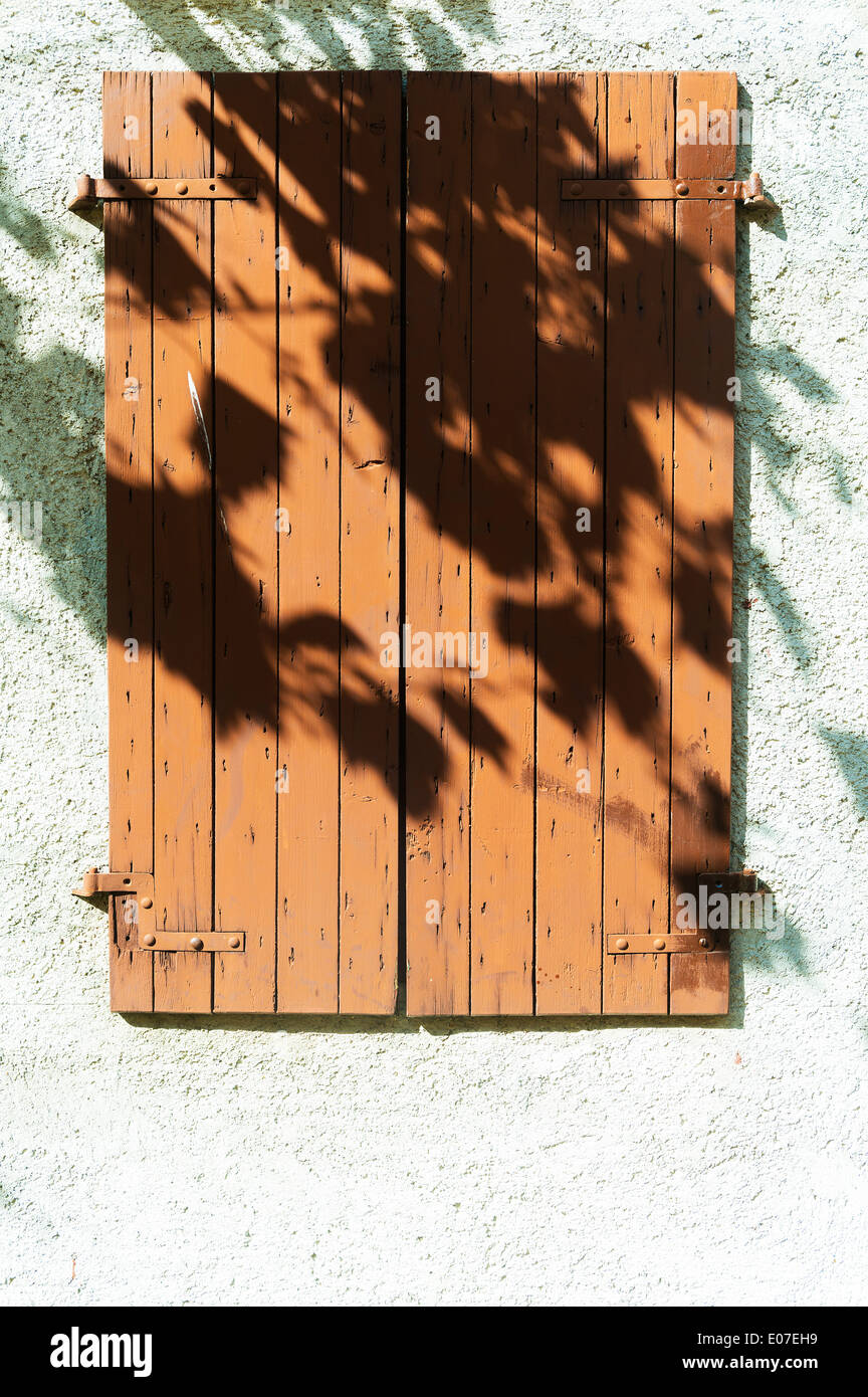 Old building shadows hi-res stock photography and images - Alamy