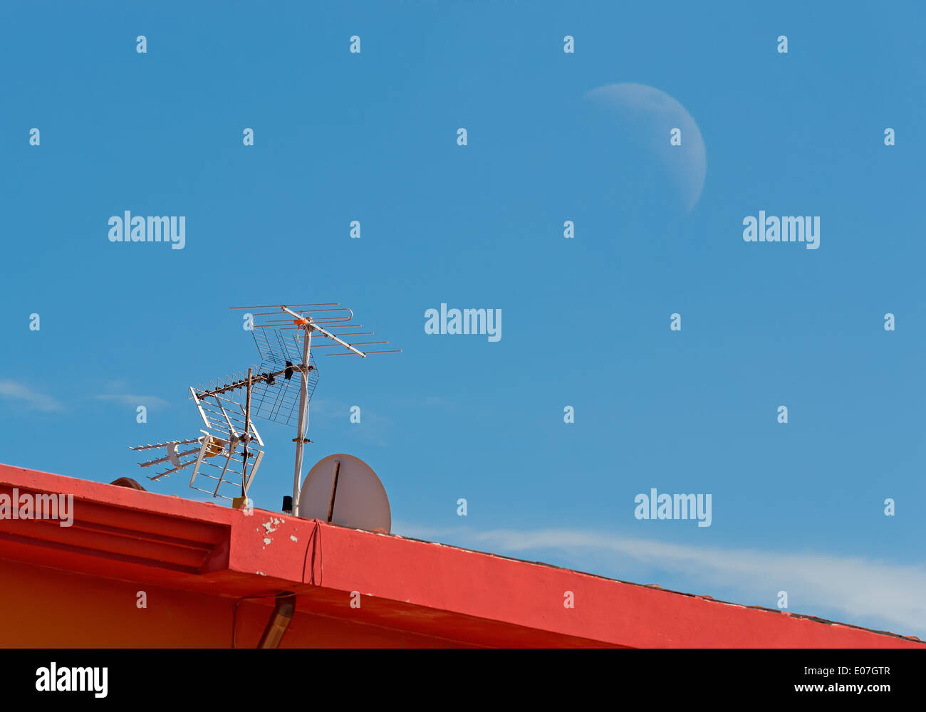 Moon and tv aerial hi-res stock photography and images - Alamy