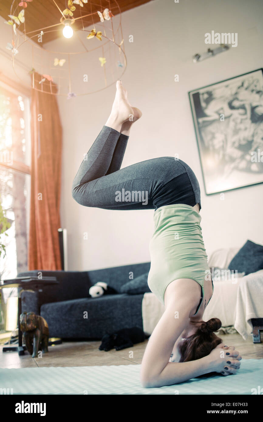 Headstand hi-res stock photography and images - Alamy