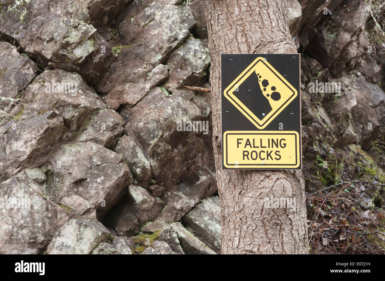 Falling rocks sign hi-res stock photography and images - Alamy