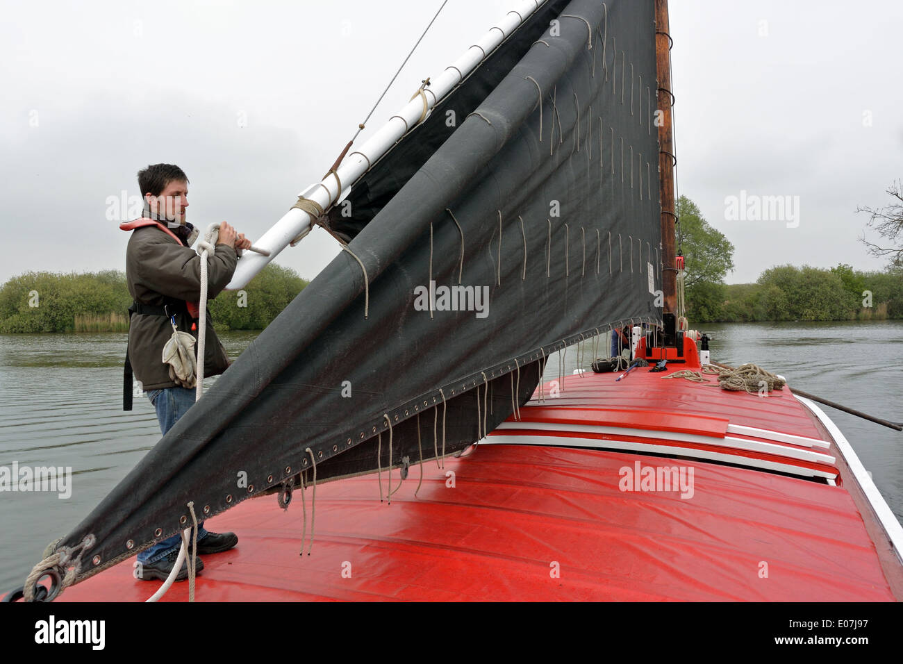 Lowering sail hi-res stock photography and images - Alamy