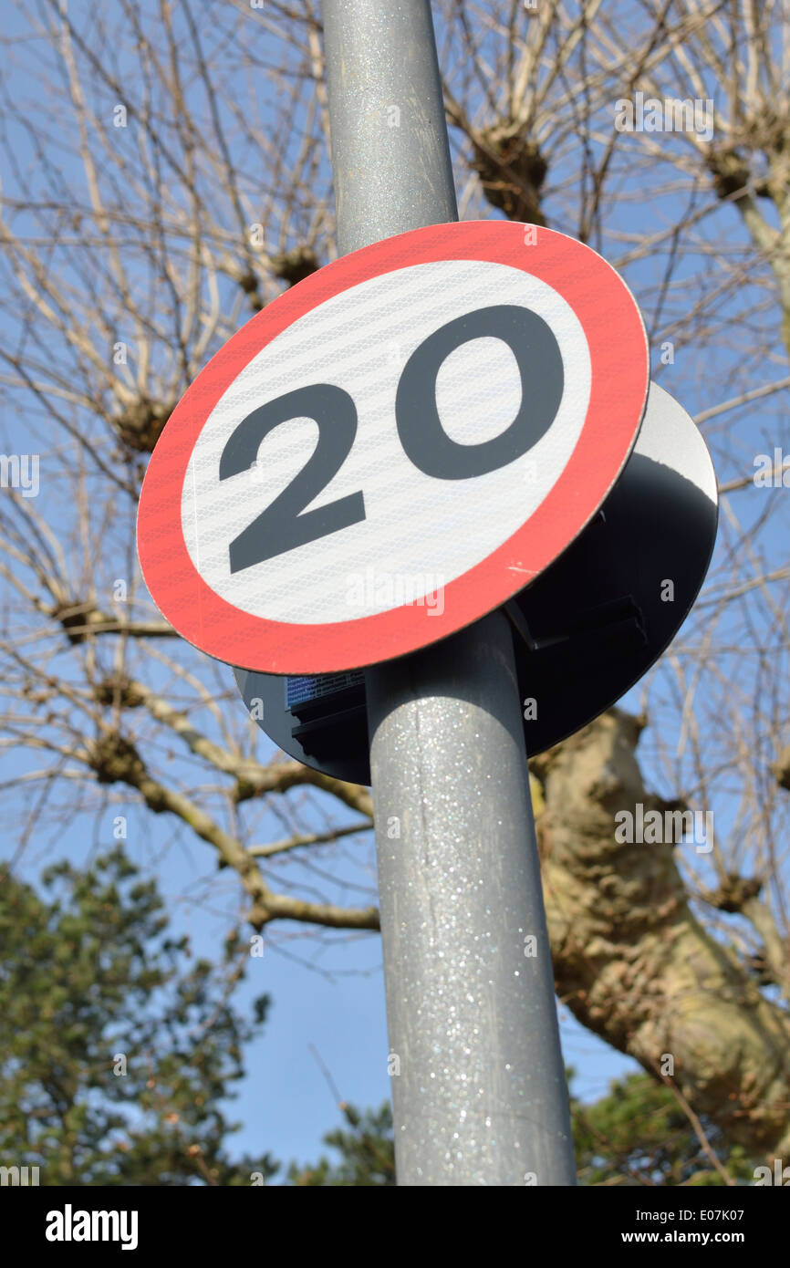 20 mph sign England Uk Stock Photo - Alamy