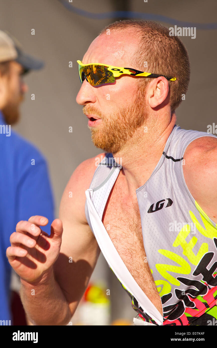 Male athlete beach running hi-res stock photography and images - Alamy