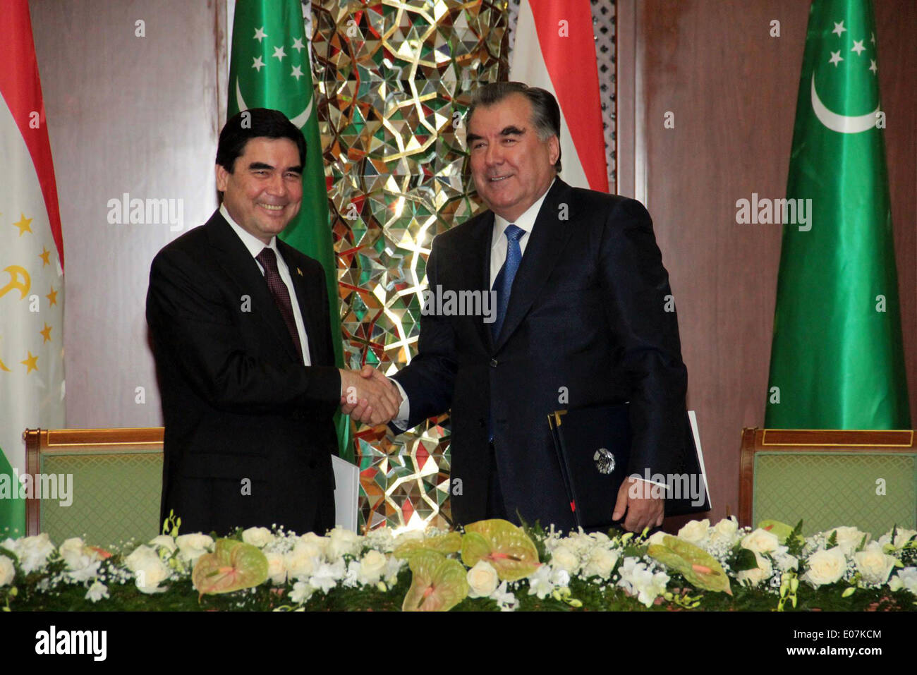 Joint documents hi-res stock photography and images - Alamy