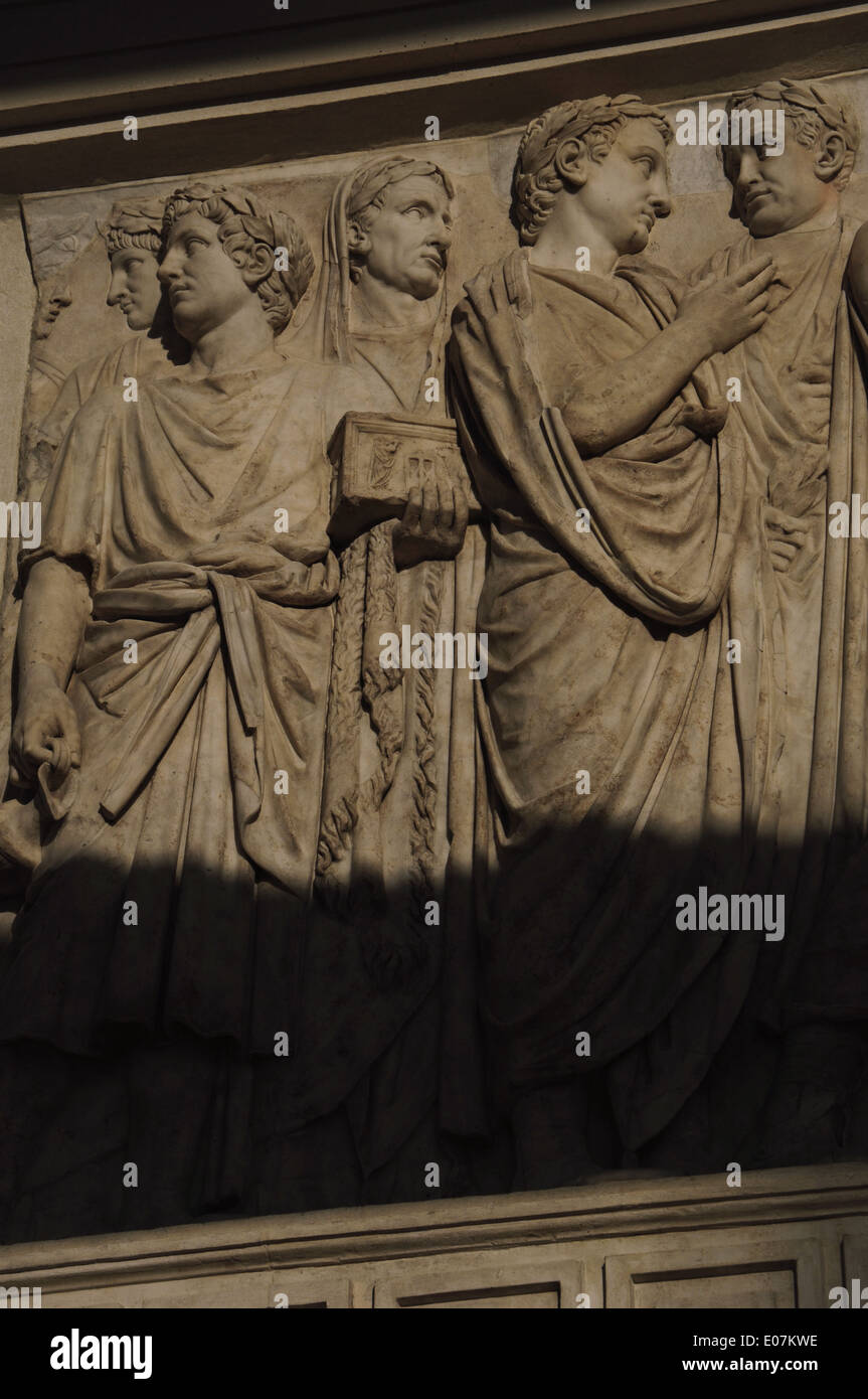 Processional frieze hi-res stock photography and images - Alamy