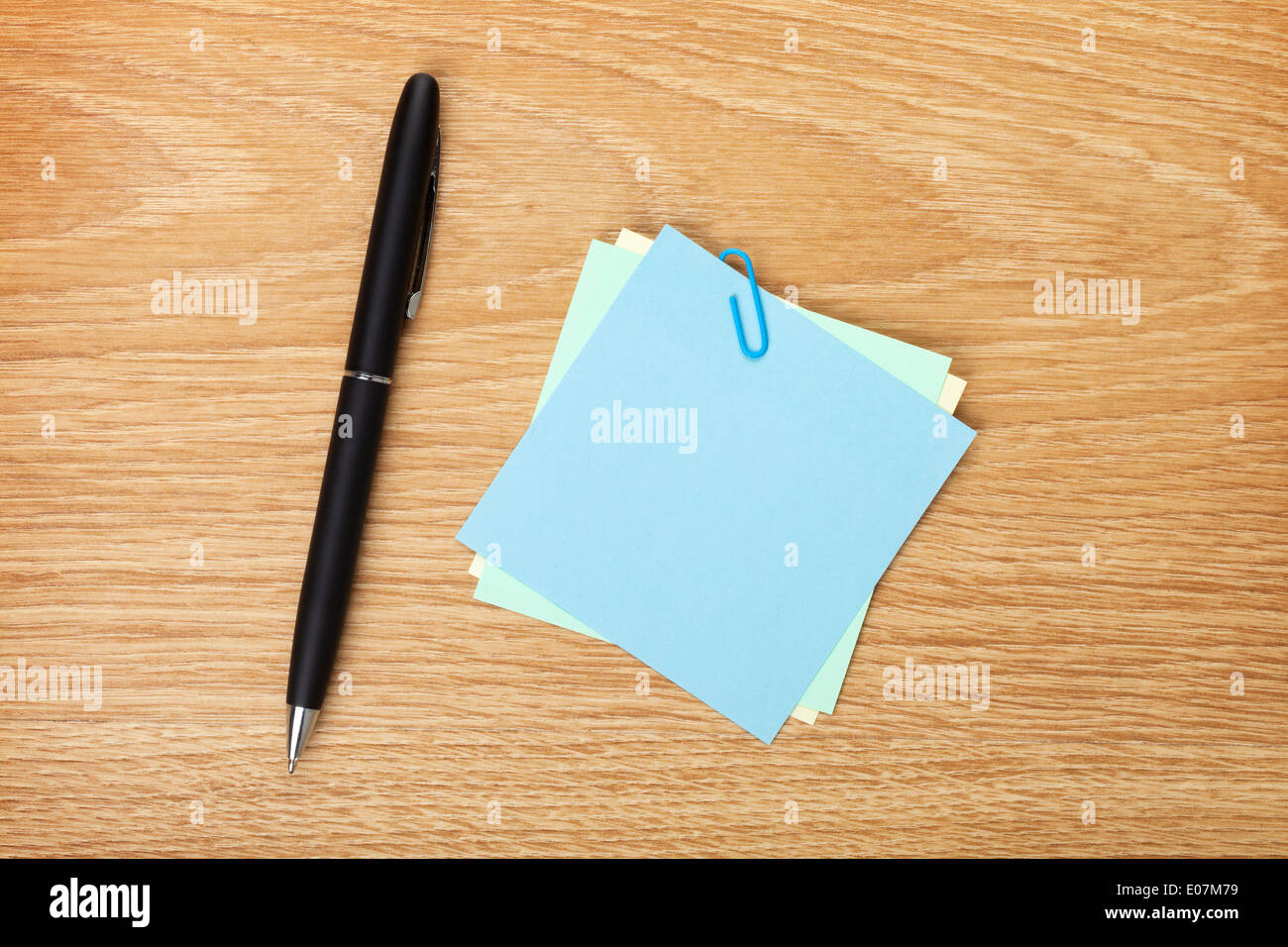 Blank post-it with pen on office wooden table. Above view Stock Photo ...