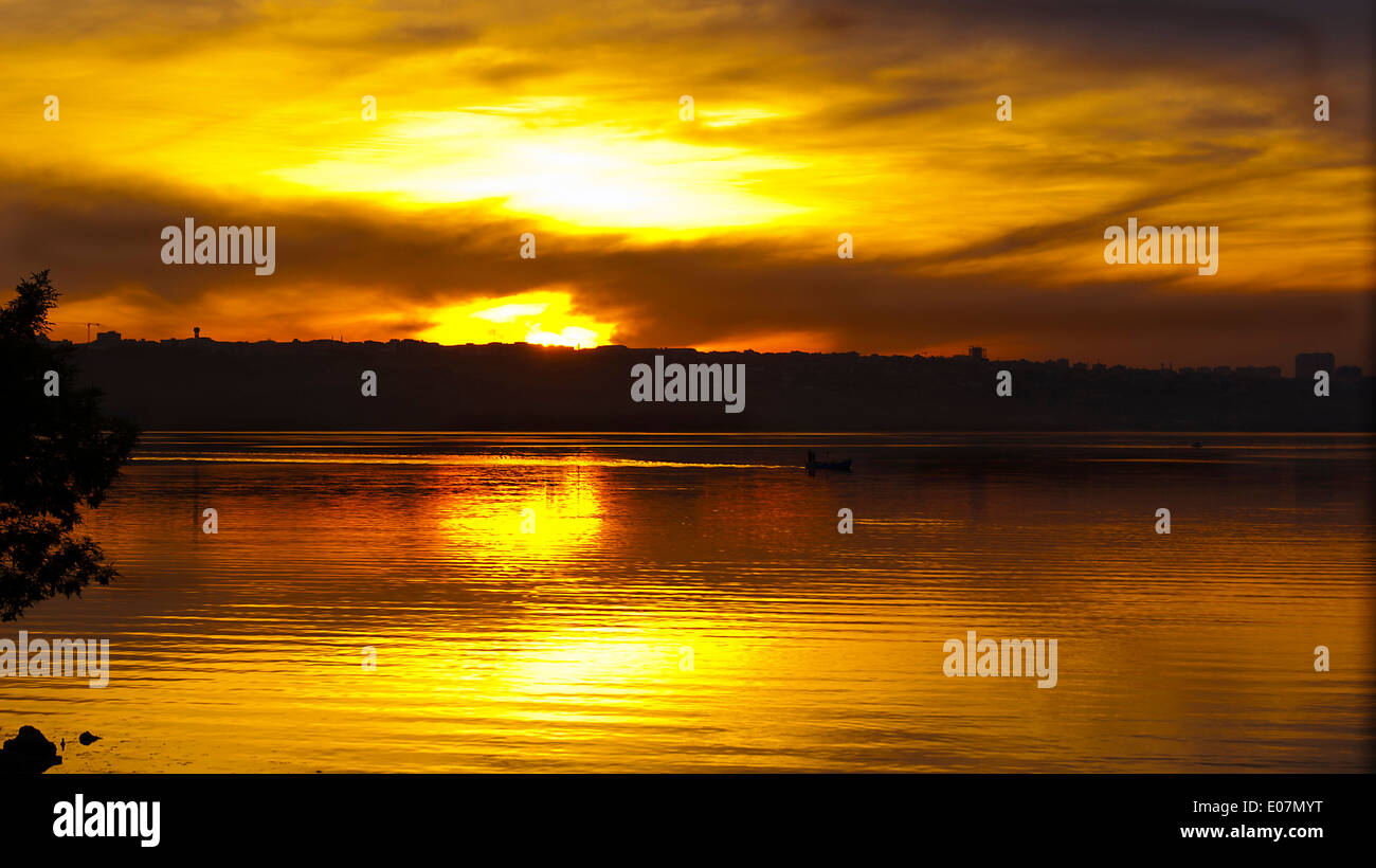 Tranquil sunlight landscape hi-res stock photography and images - Alamy