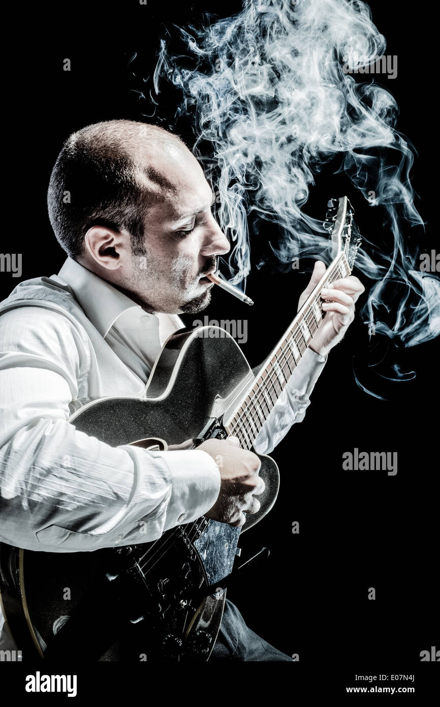 Smoking concert hi-res stock photography and images - Alamy