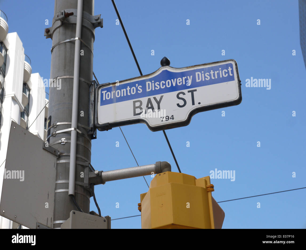 Downtown toronto street hi-res stock photography and images - Alamy