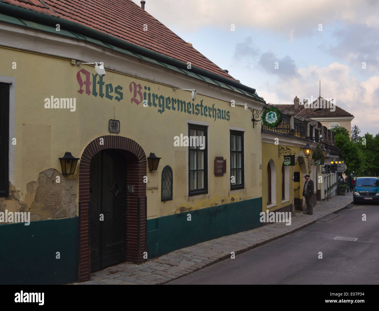 Vienna heuriger grinzing hi-res stock photography and images - Alamy