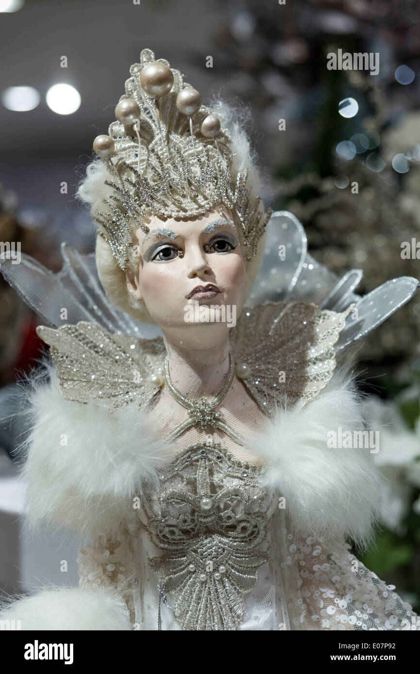 White princess hi-res stock photography and images - Alamy