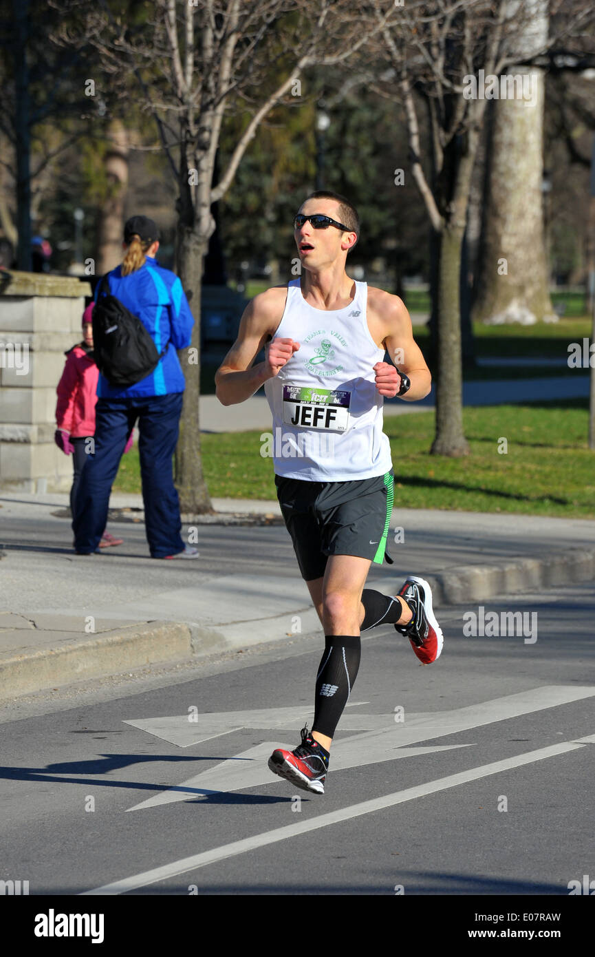 Man winning race run hi-res stock photography and images - Alamy