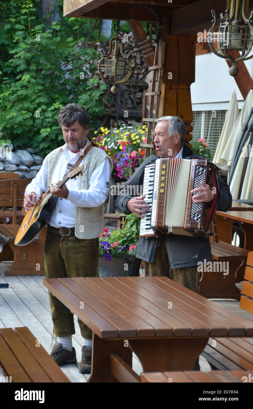 The musicians table hi-res stock photography and images - Alamy