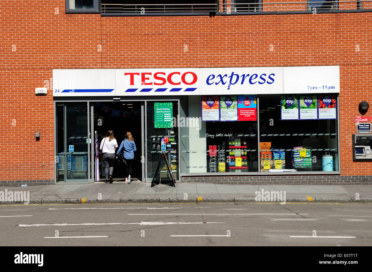 Tesco cash machine hi-res stock photography and images - Alamy