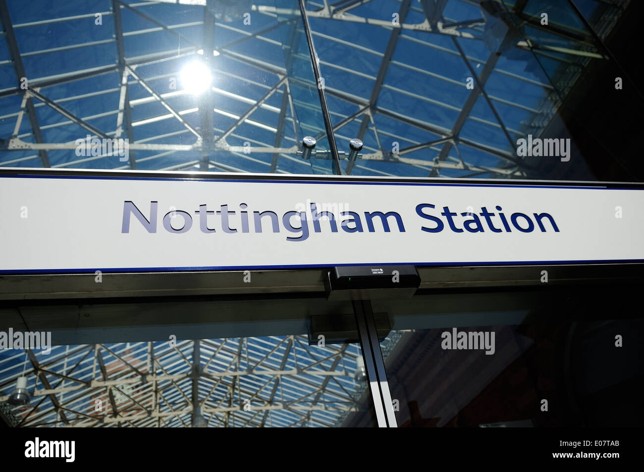 Nottingham station roof hi-res stock photography and images - Alamy