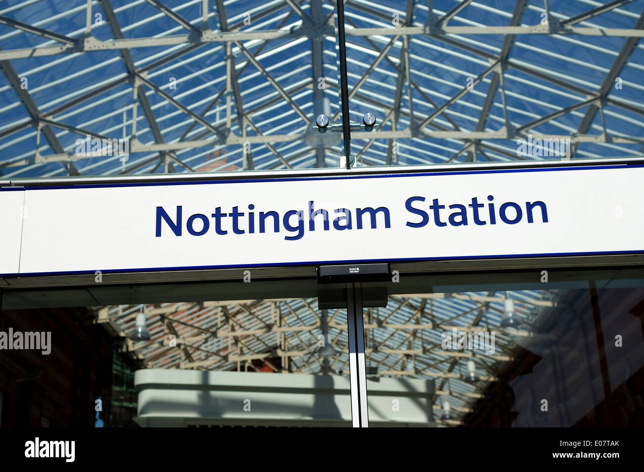 Nottingham station roof hi-res stock photography and images - Alamy
