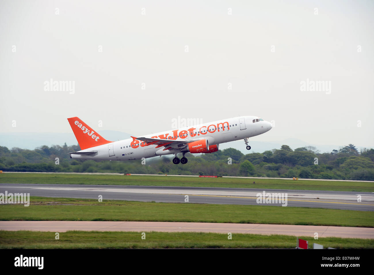 Easyjet plane taking off at Manchester Airport Stock Photo - Alamy