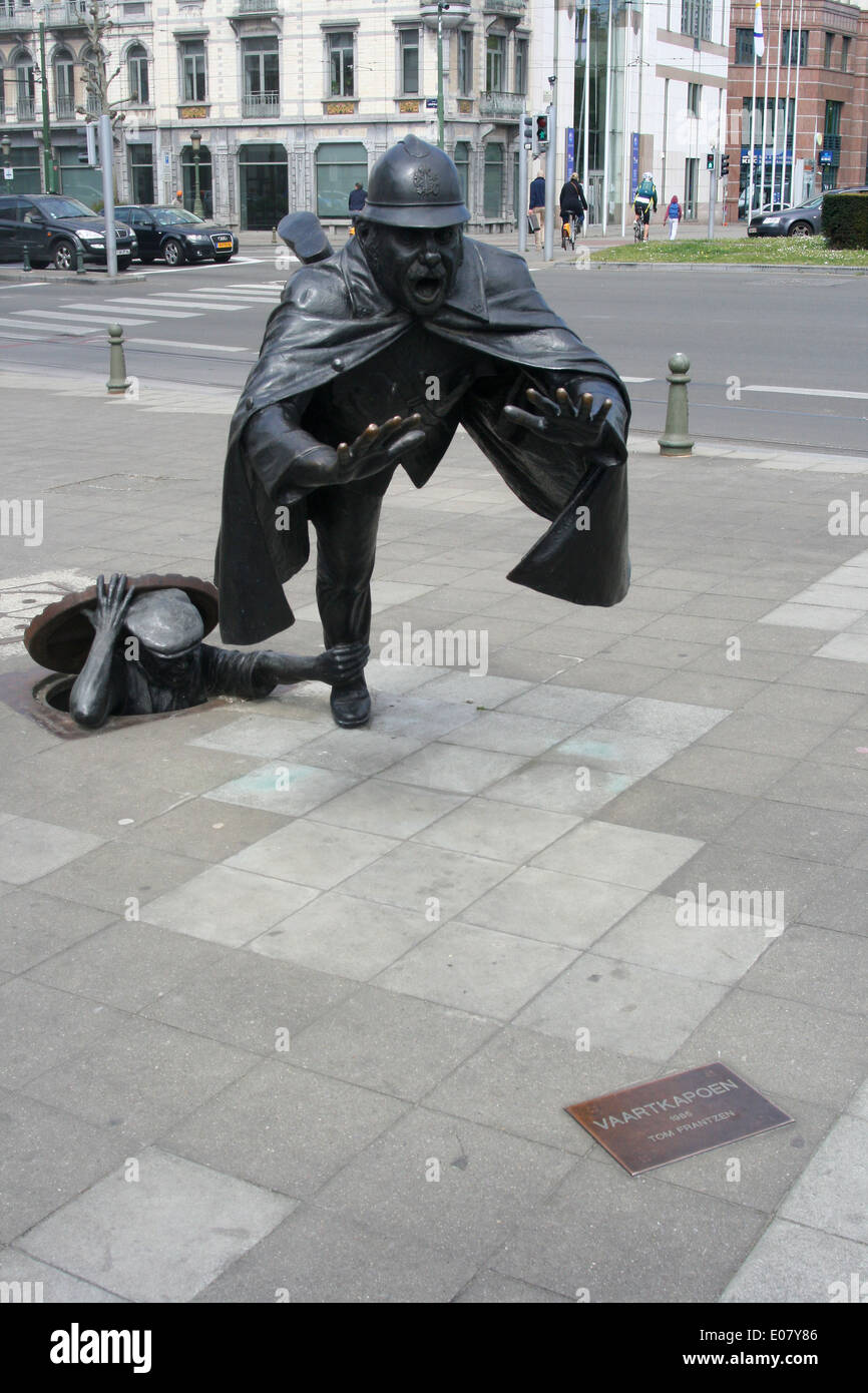 Tripping Cop statue Stock Photo - Alamy