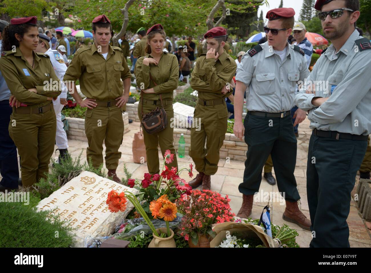 Grave of jewish soldiers hi-res stock photography and images - Alamy