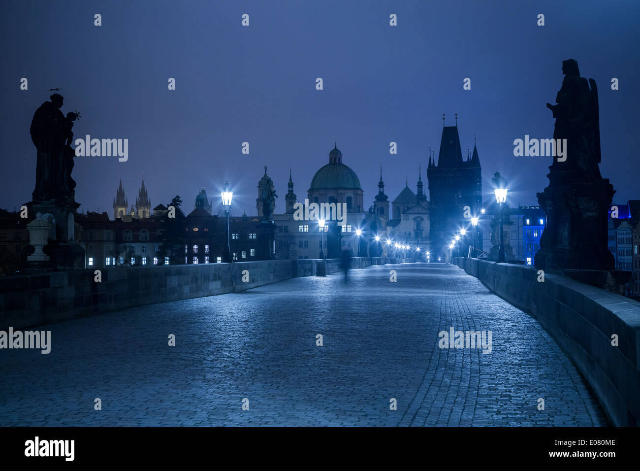 Spooky bridge hi-res stock photography and images - Alamy