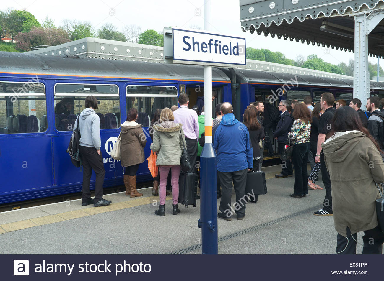 Sheffield Railway Station Stock Photos & Sheffield Railway Station ...