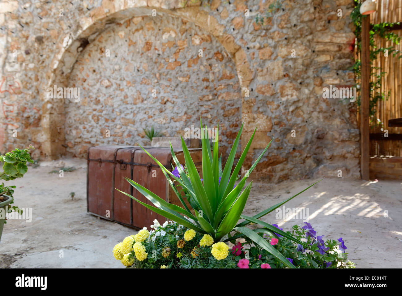 Rustic garden arch hi-res stock photography and images - Alamy