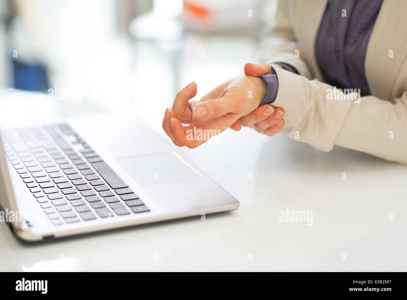 Closeup on business woman with wrist pain Stock Photo - Alamy